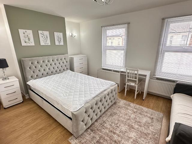 Earlsmead Road, Kensal Green, London NW10, Room to rent, £1,095 pcm | PrimeLocation