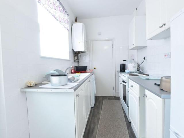 Earlsdon, Coventry CV5 3 bed terraced house to rent £1,230 pcm £284 pw