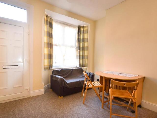 Earlsdon, Coventry CV5 3 bed terraced house to rent £1,230 pcm £284 pw