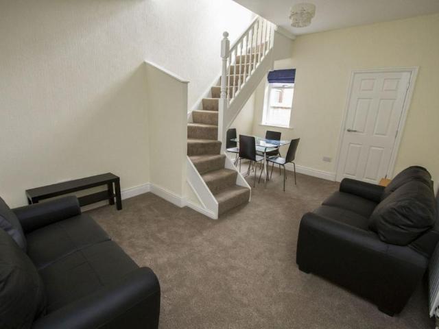 Earlsdon, Coventry CV5 4 bed terraced house to rent £1,580 pcm £365 pw