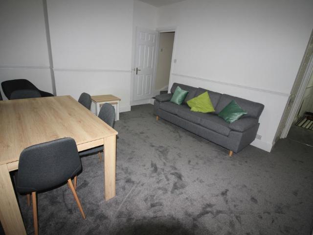 Earlsdon, Coventry CV5 4 bed terraced house to rent £1,580 pcm £365 pw