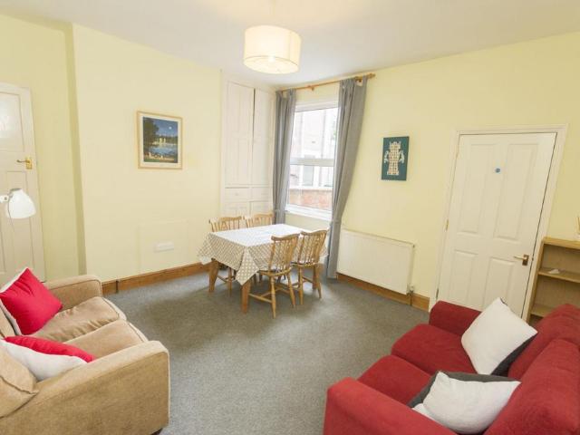 Earlsdon, Coventry CV5 4 bed terraced house to rent £1,900 pcm £438 pw