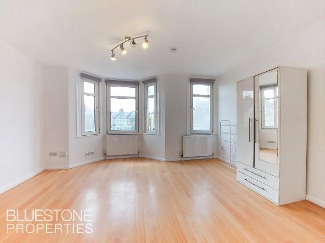 Earlsfield Road, London SW18, Studio to rent, £1,425 pcm | PrimeLocation