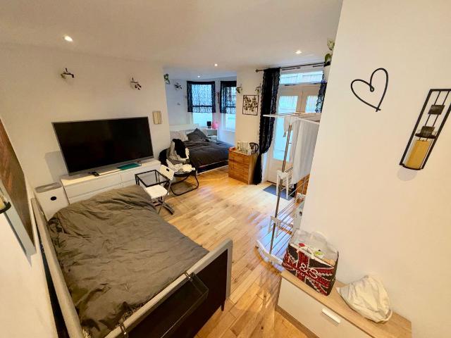 Earlsfield Road, London SW18, Room to rent, £1,000 pcm | PrimeLocation
