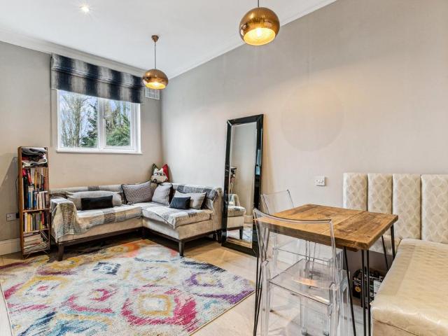 Earlsfield Road, London 1 bed flat to rent £2,750 pcm £635 pw