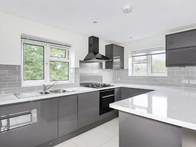 Earlswood, Bracknell RG12, 2 bed flat to rent, £1,450 pcm | PrimeLocation
