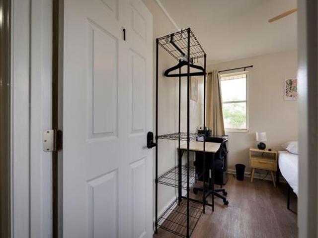 EARN FREE WEEK! POOL Remodeled, Spacious, Safe Home in Jacksonville 2 min to I 295, I 10, I 95 Groceries & Shopping Bus Stop FREE Parking 1GB WiFi, Utilities, LaundryCleaning Each Room: Mini Fridge, TV, Dresser & Closet, Desk & Chair