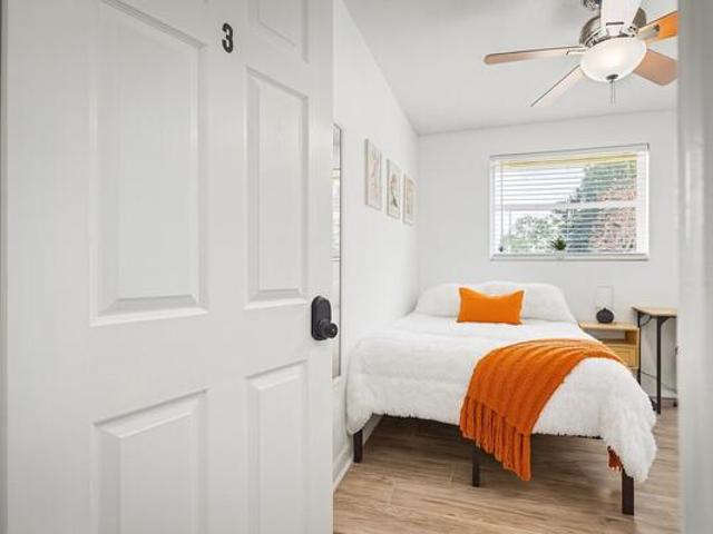 EARN FREE WEEK! POOL Remodeled, Spacious, Safe Home in Jacksonville 2 min to I 295, I 10, I 95 Groceries & Shopping Bus Stop FREE Parking 1GB WiFi, Utilities, LaundryCleaning Each Room: Mini Fridge, TV, Dresser & Closet, Desk & Chair