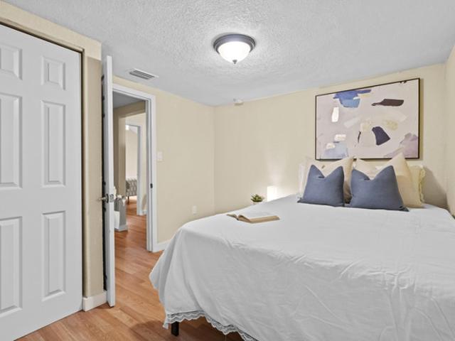 Earn $100 Move in Credit! Comfortable & high quality Tampa House with Patio or porch