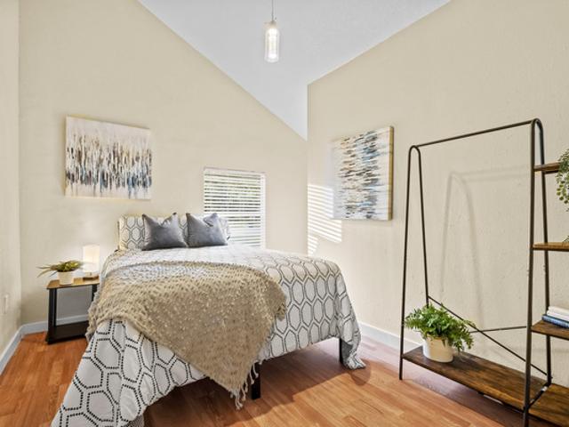 Earn $100 Move in Credit! Comfortable & high quality Tampa House with Patio or porch
