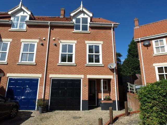 Earnshaw Court, Norwich NR7, 4 bed town house to rent, £1,700 pcm | PrimeLocation