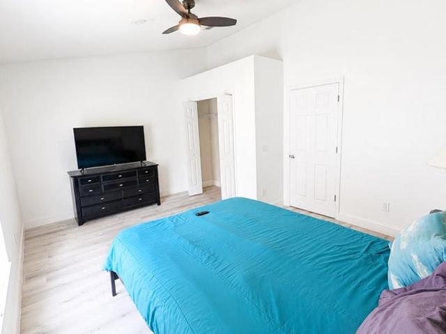 East Orlando Furnished Room Available!