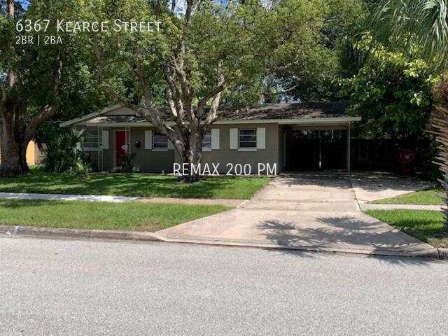 East Orlando Pool Home With Pool and Lawn Care Included