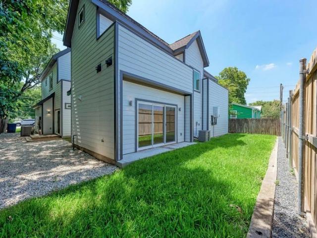 East Austin – Private Balcony with Skyline Views!