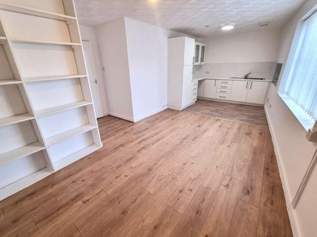 East Avenue, Caerphilly CF83, 3 bed flat to rent, £850 pcm | PrimeLocation
