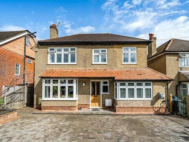 East Avenue, Farnham, 4 Bedroom Detached