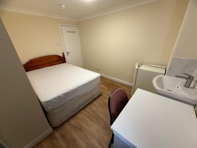 East Avenue, Hayes UB3, Room to rent, £875 pcm | PrimeLocation