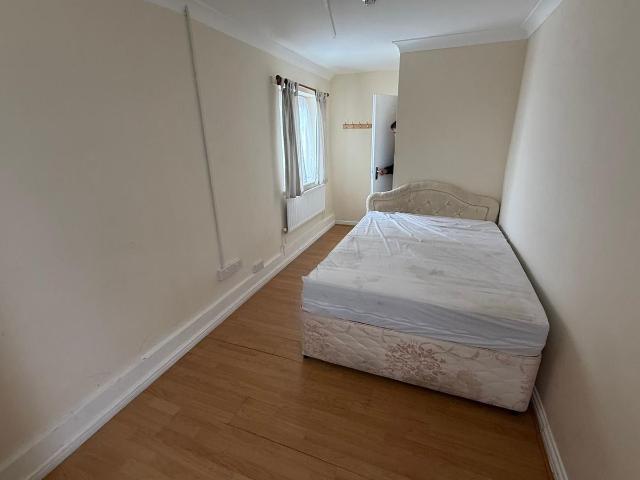 East Avenue, Hayes UB3, Room to rent, £875 pcm | PrimeLocation
