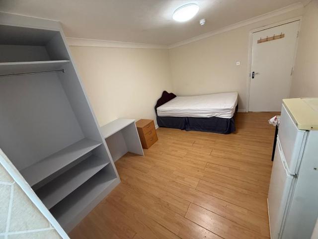 East Avenue, Hayes UB3, Room to rent, £875 pcm | PrimeLocation