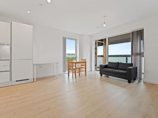 East Acton Lane, Acton W3, 1 bed flat to rent, £2,100 pcm | PrimeLocation