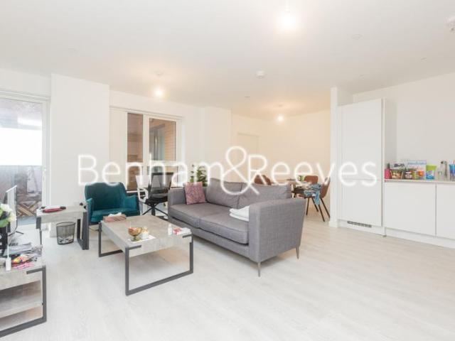 East Acton Lane, Acton W3 2 bed apartment to rent £2,500 pcm £577 pw
