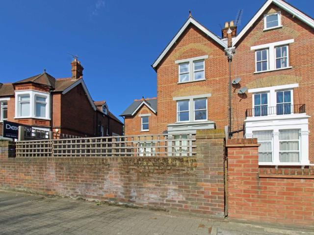 East Acton Lane, London W3, 2 bed flat to rent, £2,300 pcm | PrimeLocation