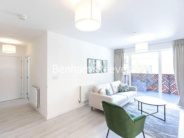 East Acton Lane, London, W3 1 bed apartment to rent £2,000 pcm £462 pw