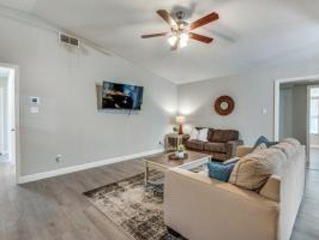 East Arlington Home, a 2 hours 0 minutes drive to transit stop Grand Prairie N Belt Line