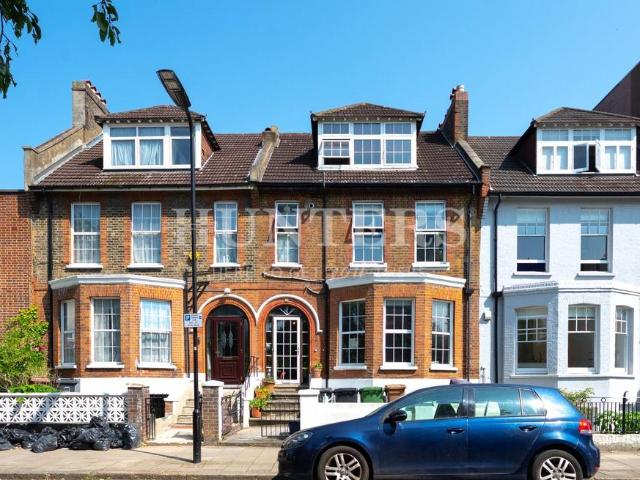 East Bank, London, N16 5 bed house to rent £4,995 pcm £1,153 pw