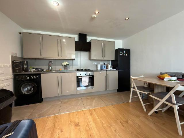 East Barnet Road, New Barnet EN4, 1 bed flat to rent, £1,575 pcm | PrimeLocation