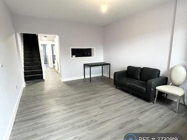 East Barnet Road, Barnet, EN4 3 bed flat to rent £2,200 pcm £508 pw