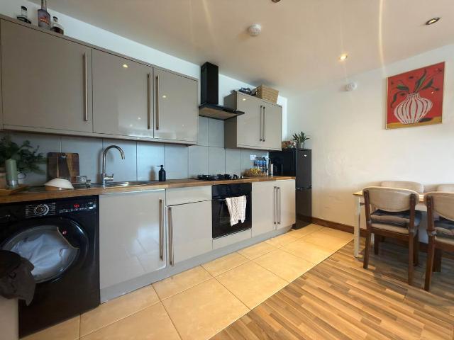 East Barnet Road, Barnet EN4, 1 bed flat to rent, £1,575 pcm | PrimeLocation