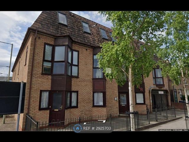 East Barnet Road, Barnet EN4, 2 bed flat to rent, £1,900 pcm | PrimeLocation