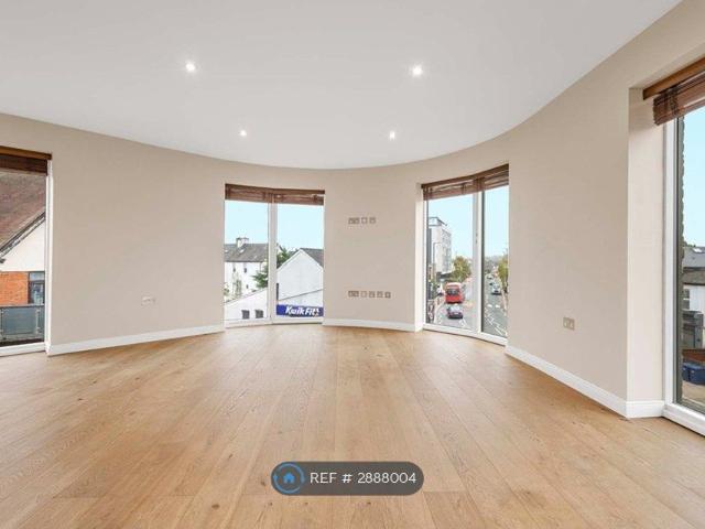 East Barnet Road, Barnet EN4, 2 bed flat to rent, £2,200 pcm | PrimeLocation