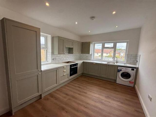 East Barnet Road, Barnet EN4 4 bed maisonette to rent £2,500 pcm £577 pw