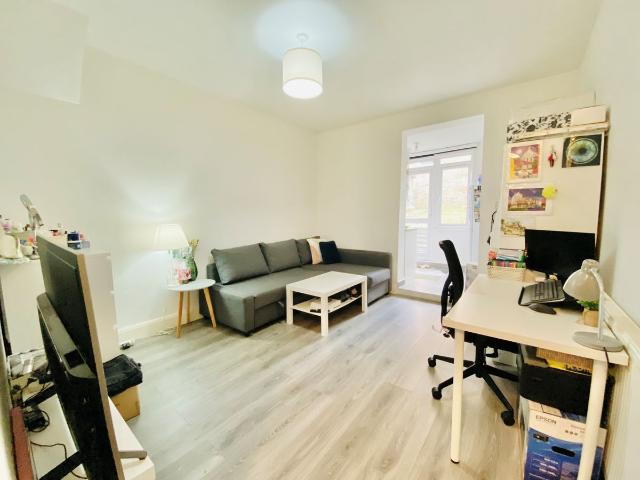 East Barnet Road, East Barnet EN4, Studio to rent, £1,300 pcm | PrimeLocation