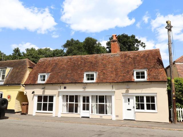 East Bergholt 3 bed detached house to rent £1,685 pcm £389 pw