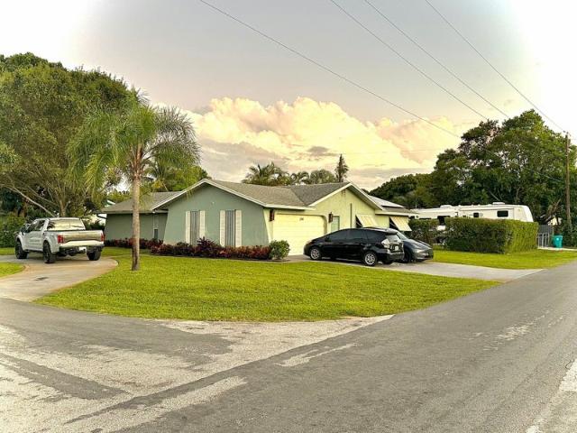 East Boynton beach king size bedroom private bath
