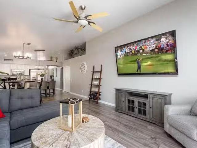 East Camino Del Monte