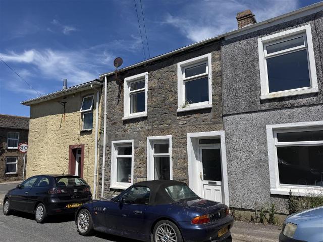 East Charles Street, Camborne TR14, 2 bed flat to rent, £750 pcm | PrimeLocation
