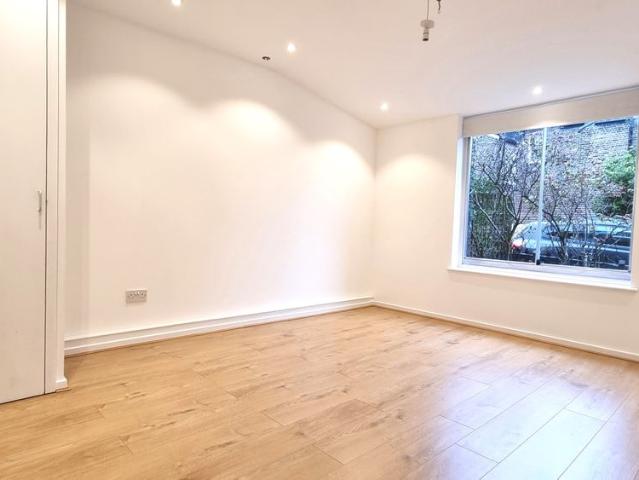 East Dulwich Grove, London, SE22