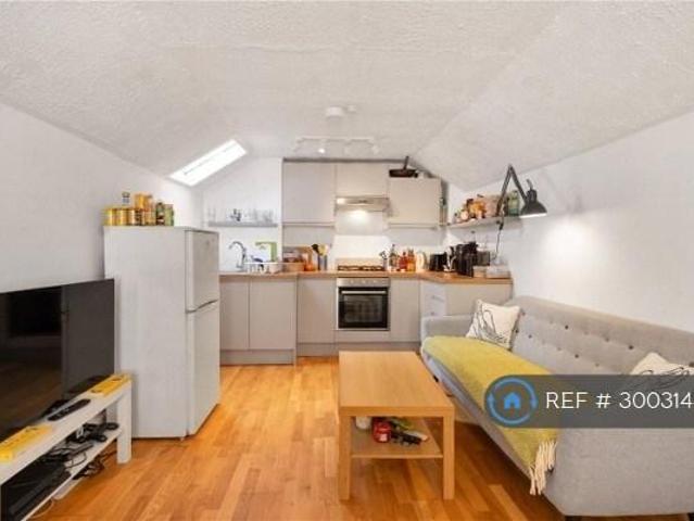 East Dulwich Road, London, SE22 2 bed flat to rent £2,250 pcm £519 pw