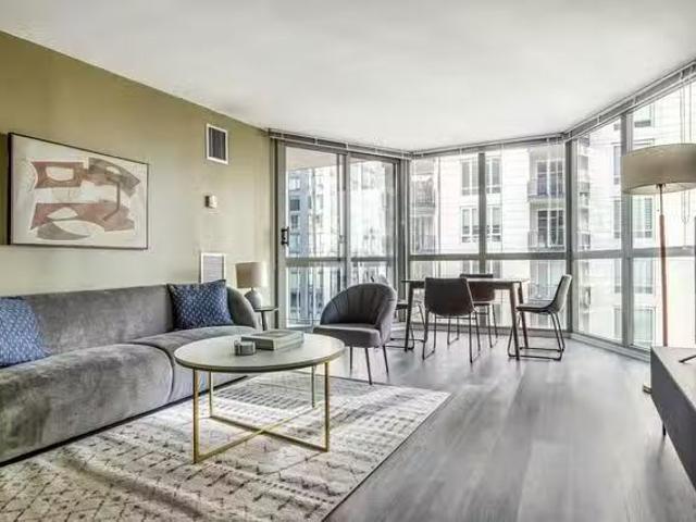 East Delaware Place, Chicago, IL