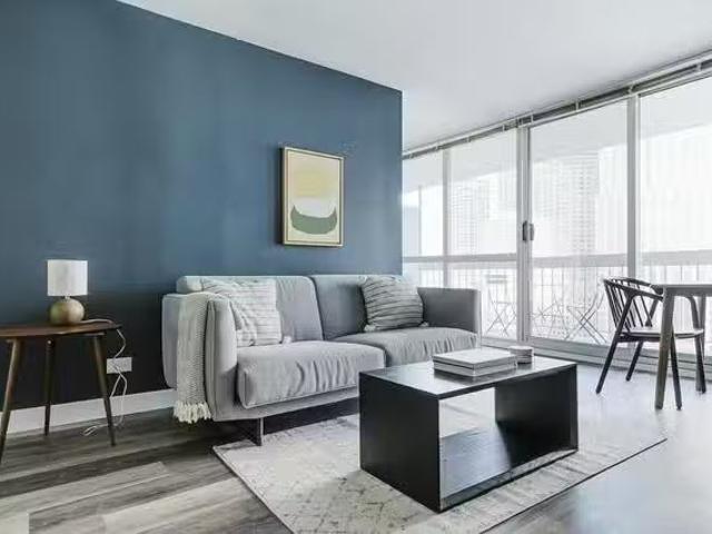 East Delaware Place, Chicago, IL