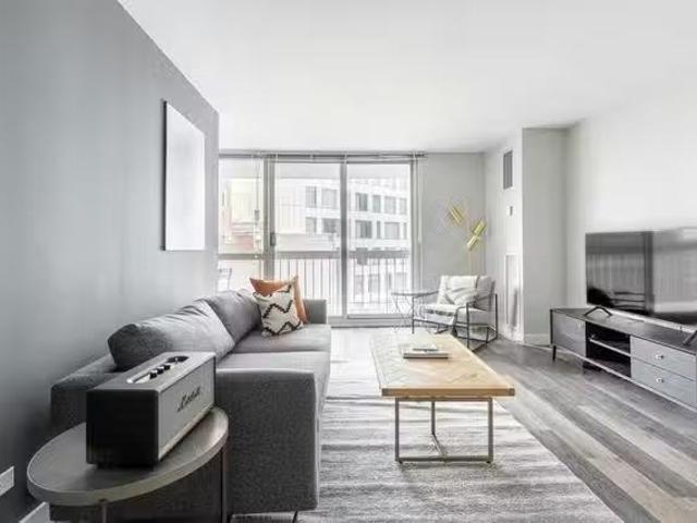 East Delaware Place, Chicago, IL