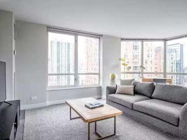 East Delaware Place, Chicago, IL
