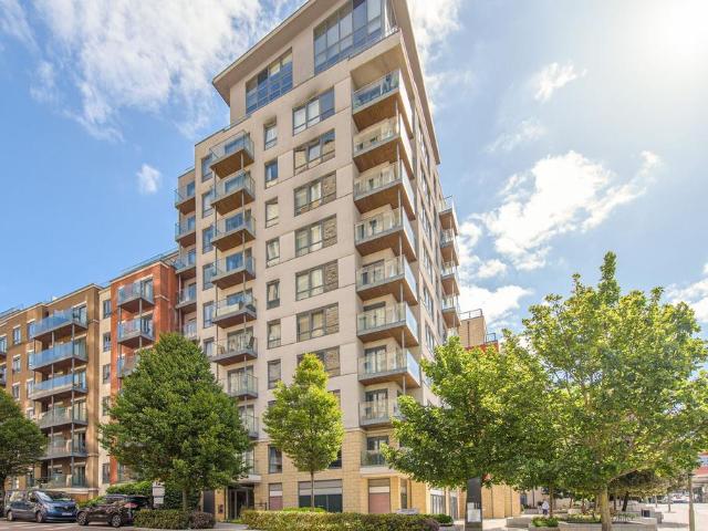 East Drive, Colindale, London, NW9 3 bed flat to rent £3,300 pcm £762 pw