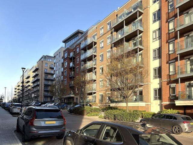 East Drive, London NW9, 5 bed flat to rent, £6,250 pcm | PrimeLocation