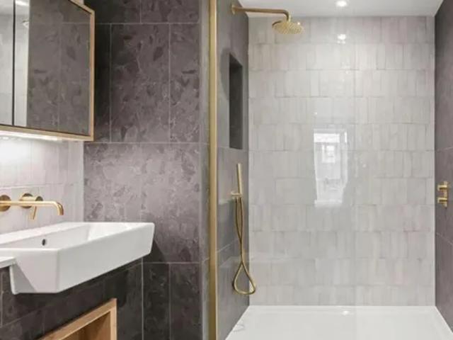 East Drive, London, NW9 5ZF, United Kingdom | 2 bed house for rent #167230910 | Rentberry