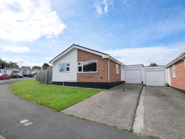 East Fairholme Road, Bude EX23, 2 bed detached bungalow to rent, £1,200 pcm | PrimeLocation